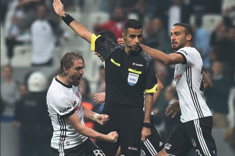 Caner Erkin, Mete Kalkavan'a küfür ettiği gerekçesi ile yargılanıyor ...
